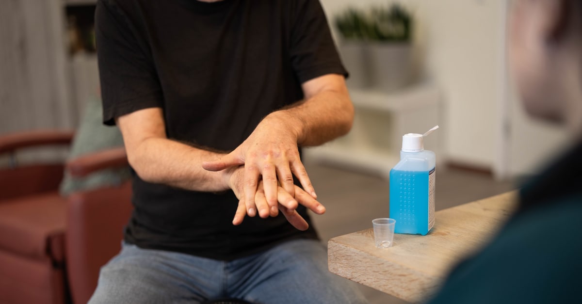 Handen wassen of desinfecteren: wanneer doe je wat?